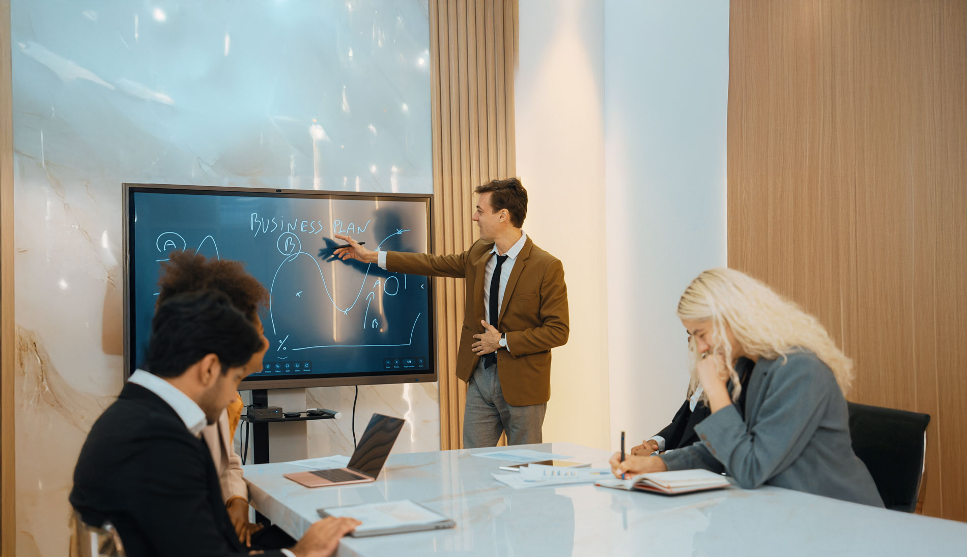 Interaktive Workplace-Technologien – Für eine dynamische und effiziente ...